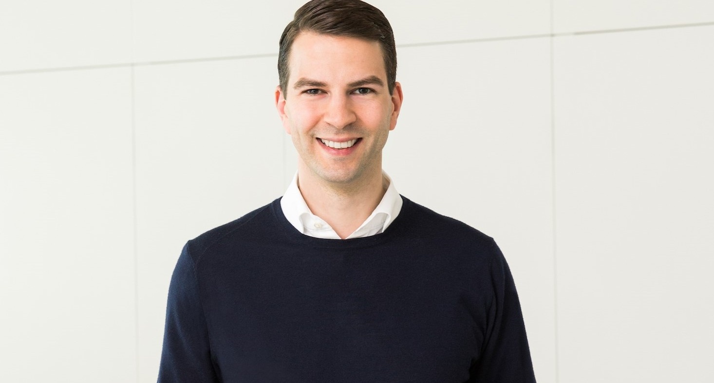 Thomas Rabe gibt Aufgaben an Carsten Coesfeld ab