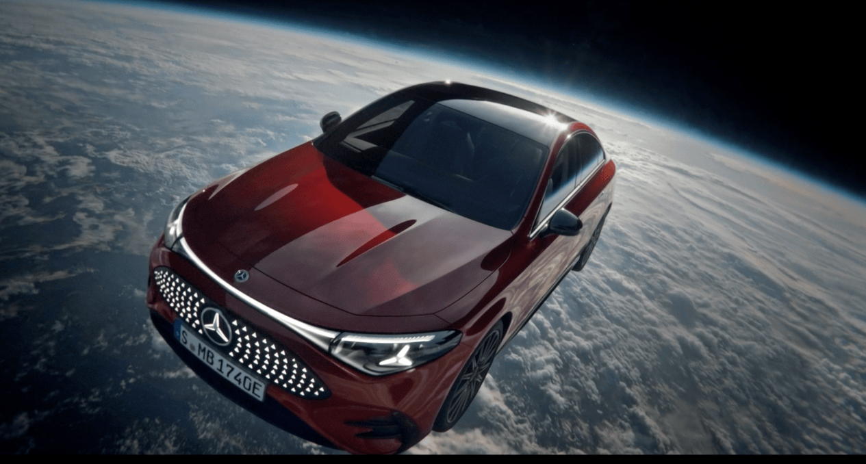 "Satellite of Love"-Kampagne: Mercedes-Benz kombiniert KI mit großen ...