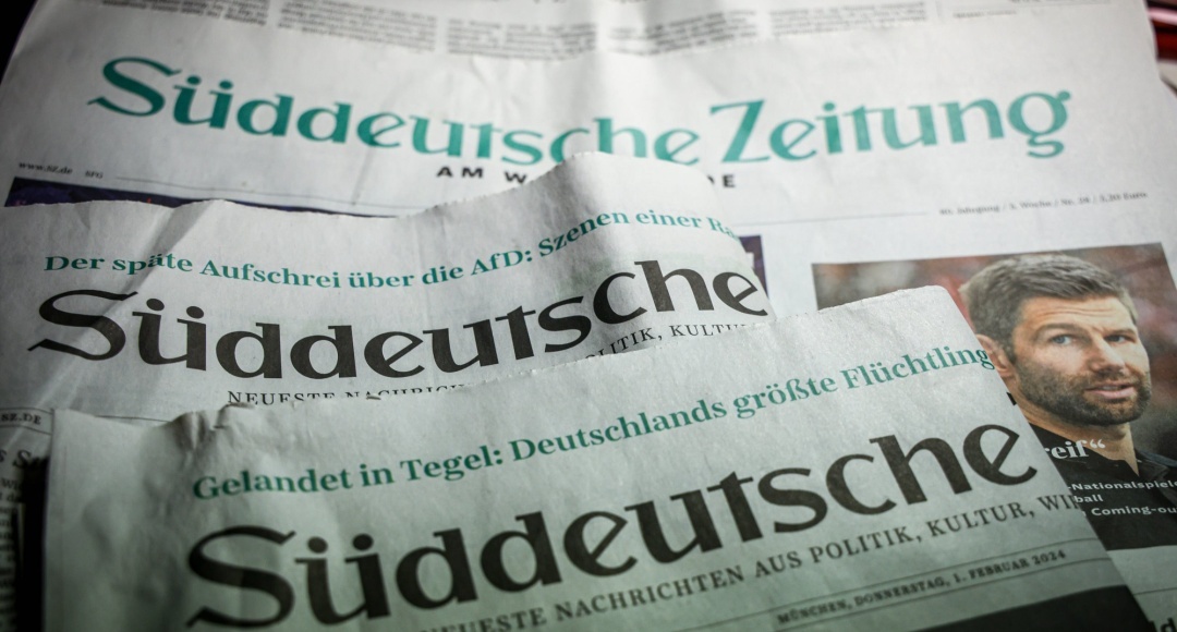 Streit um KI-Regelungen: DJV und DJU verklagen "Süddeutsche Zeitung"